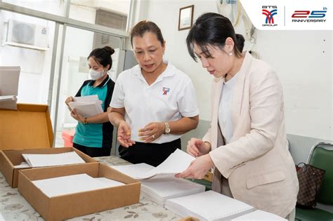 รถไฟฟ้าบีทีเอส เมื่อวันที่ 24 มีนาคม 2568 กลุ่มบริษัทบีทีเอส ได้เดินทางไปส่งมอบปฏิทินตั้งโต๊ะ