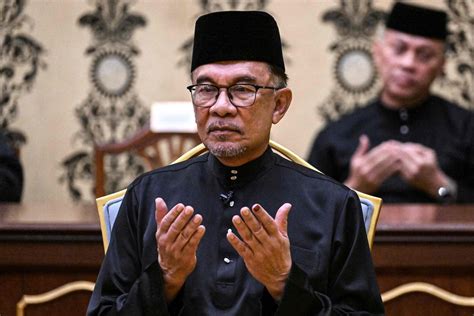 Six Days Of Turmoil How Anwar Beat Rivals To Become Malaysias Pm