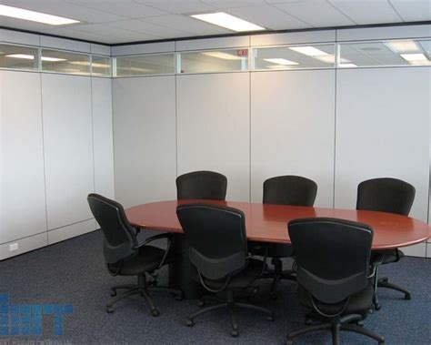 duo segmentation wall partitions are made of glass and laminate
