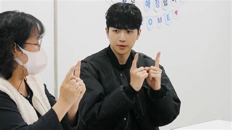 Japanese Sign Language And Being Deaf In Japan Joe Jacobs The Joys Of