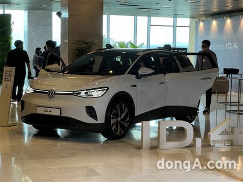 폭스바겐코리아 첫 전기차 Id 4 ‘완판… “독일차 전동화 꼴찌의 반란” 비즈n