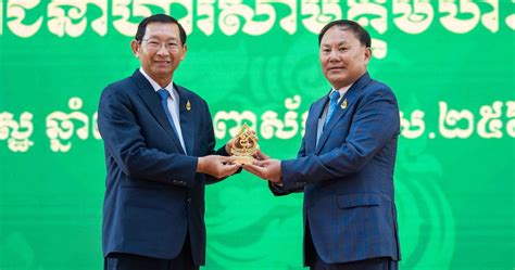 សារលិខិតជូនពរ ពីលោកអ្នកឧកញ៉ា លី យ៉ុងផាត់ គោរពជូន ឯកឧត្តមកិត្តិសេដ្ឋាបណ្ឌិត ចម ប្រសិទ្ធ