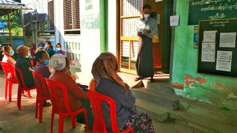 နတ်မောက်မြို့နယ်မြန်မာ့စီးပွားရေးဘဏ်မှ ပင်စင်ထုတ်ယူရာ၌ လူစုလူဝေး မဖြစ