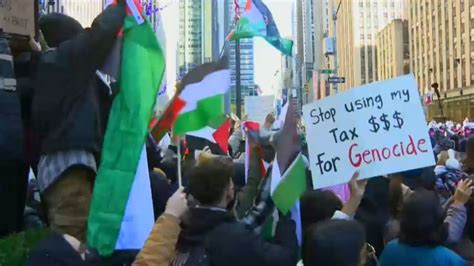 Pro Palestinian Protesters Disrupt Macys Thanksgiving Day Parade In