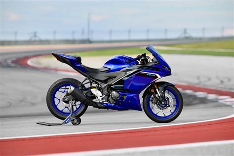 Yamahas 2025 R3 Sportsbike Gains Aero New Tech And More