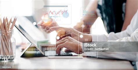 비즈니스 팀 회의 및 재무 계획 판매를 감사하기 위해 논의 재무 고문 팀워크 및 회계 개념 마케팅에 대한 스톡 사진 및 기타 이미지 Istock