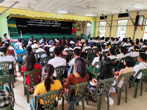 မအူပင်ခရိုင်၊ မအူပင်မြို့တွင် ကျေးလက်ဒေသနေပြည်သူများနှင့်တိုင်းရင်းသားပ