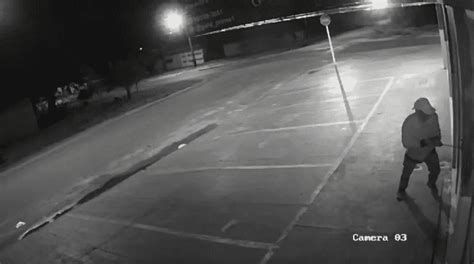 Vídeos Em Noite De Crime Ladrão Realiza Arrastão De Furtos No