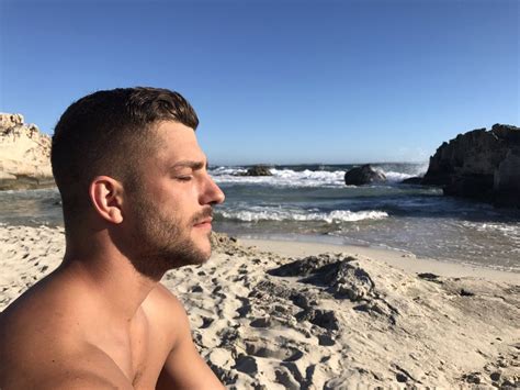 Ariel Vanean Ariel Men Man