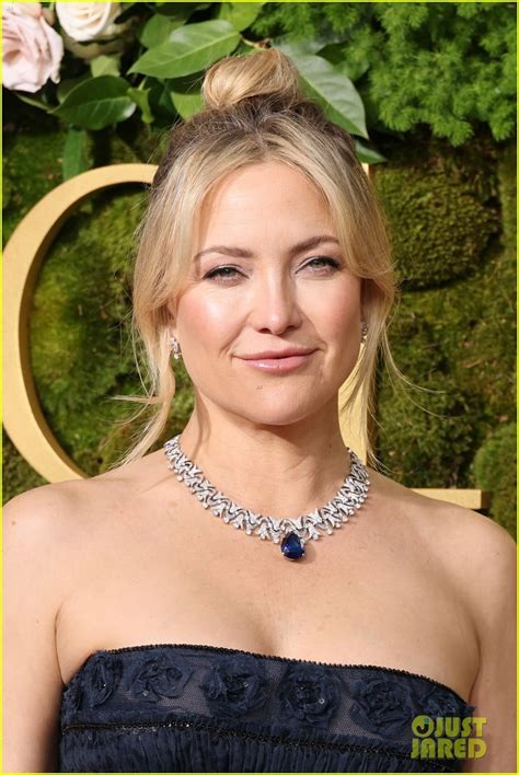 Presenter Kate Hudson Brings Her Own Flowers To Golden Globes 2025