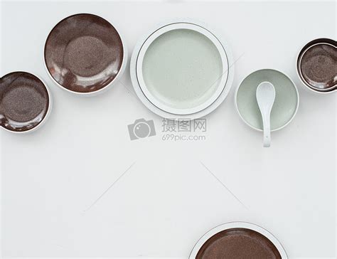 桌面上的餐具高清图片下载 正版图片500144912 摄图网