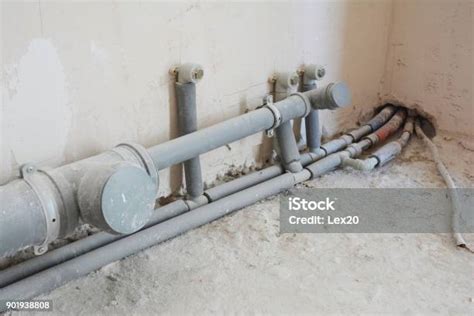 욕실 싱크 드레인 스 토퍼에 대 한 배관 설치 교체 및 수리 배관 Pex 물 라인 화장실 싱크 및 드레인 파이프를 설치합니다 0명에 대한 스톡 사진 및 기타 이미지 Istock