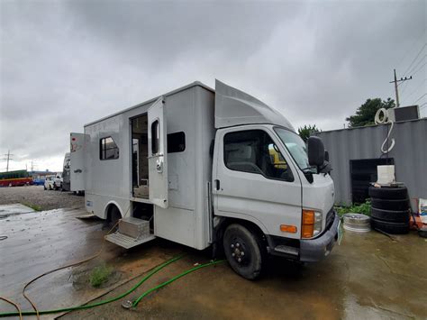 캠핑팩토리버스캠핑카제작카라반트럭캠퍼 유지보수보관관리 Band