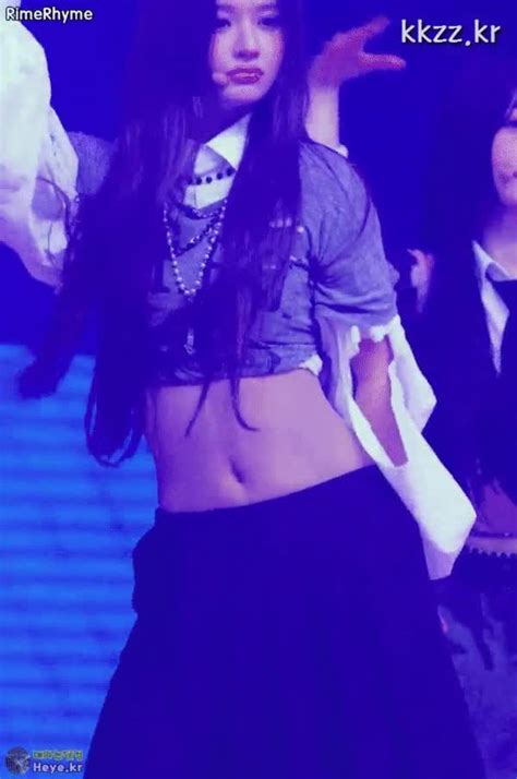 배 내놓은 엔믹스 설윤 움짤