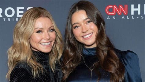 Lola Consuelos Doesnt Want Kelly Ripa Mark Consuelos To ‘get Pregnant