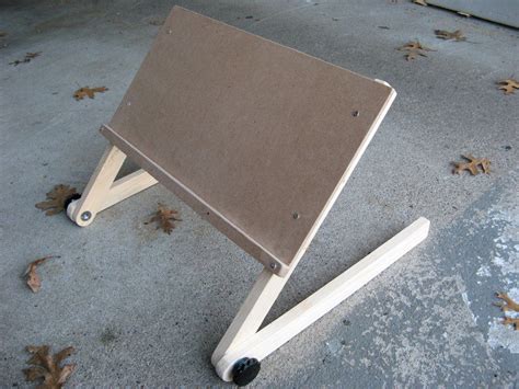 Отличная подставка под ноутбук на кровать в виде столика