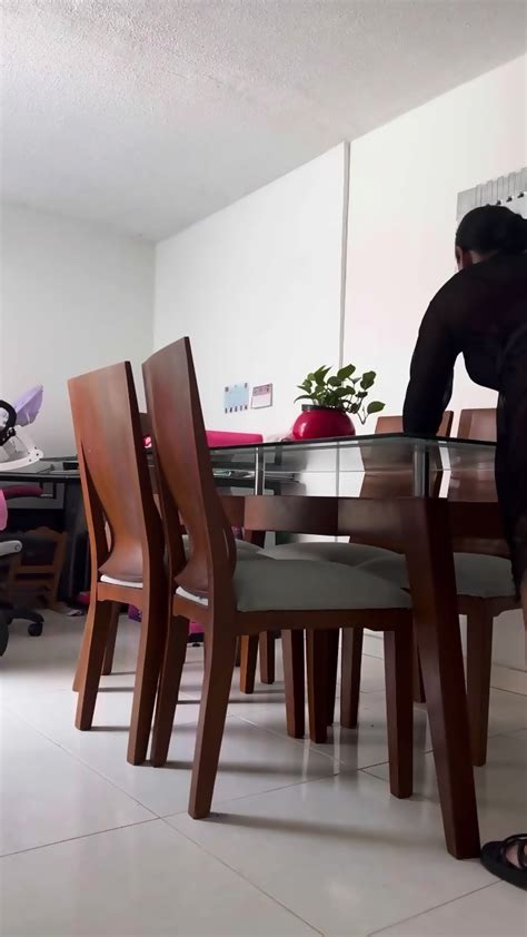 Цөлийн дундах горилла ус гуйж бар түүнд кокс өгдөг 4 Eporner