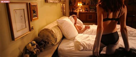 Amalia Uys Nue Dans Double Echo