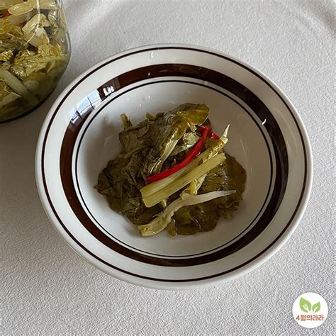 4월의라라 제품제공 올리브오일과 올리브잎 티로 완성된 저의 건강하고 맛있는 아침 그릭요거트에 블루베리 견과류 그리고 미니 엑스트라버진 올리브오일을 듬뿍 넣고 소금