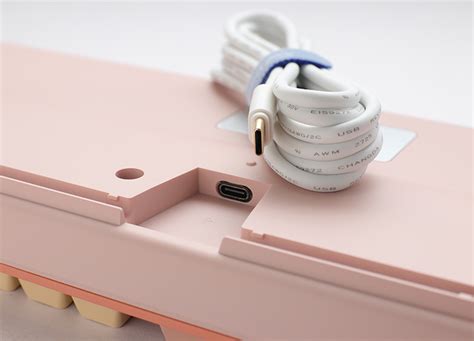 ducky與台灣暢銷原創手帳品牌「迪夢奇」獨家合作，全新規格與主題設計，推出這把獨一無二的one 2 pro 七夕特別版機械式鍵盤。