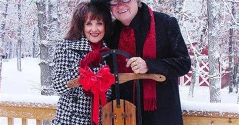 Sherwin Pam Linton To Perform Christmas Show At Redlin Art Center