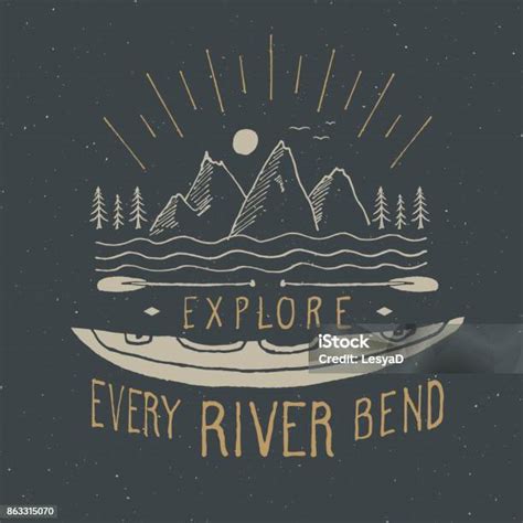 카약 및 카누 빈티지 라벨 손으로 그린된 스케치 그런 지 질감된 복고풍 배지 인쇄 술 디자인 T셔츠 인쇄 벡터 일러스트 T 셔츠에 대한 스톡 벡터 아트 및 기타 이미지