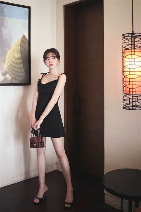 ปักพินโดย Anna Phan ใน Model ชุด นักแสดงหญิง รองเท้า