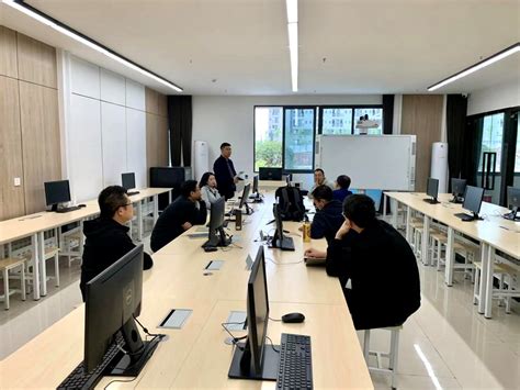 现代通信技术教研室与电子信息合作发展专委会成员单位中兴教育开展联合教研会