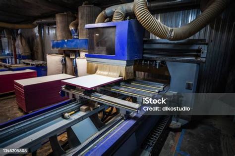 목공 기업 문 산업 공장에서 가공 및 가구 생산을위한 쌓인 나무 소나무 목재 생산 0명에 대한 스톡 사진 및 기타 이미지 0명 가구 건강한 생활방식 Istock