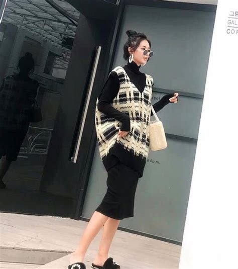 毛衣马甲怎么搭配 业百科