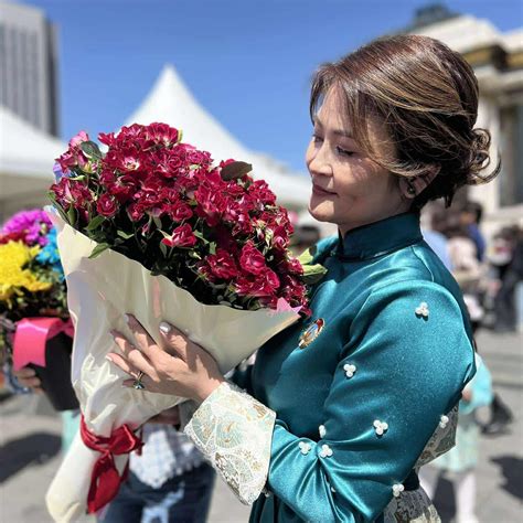 Tsatsral Та хамгийн ойрын 5 найзынхаа 🧑‍🤝‍🧑 дундаж гэдэг алдартай үг нь Хүн өөрийн тойрон