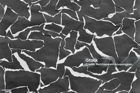 흑백 찢어진 종이 콜라주 스타일 찢어진 용지 효과 텍스처 추상 배경 텍스트 복사 공간 종이에 대한 스톡 사진 및 기타 이미지 Istock