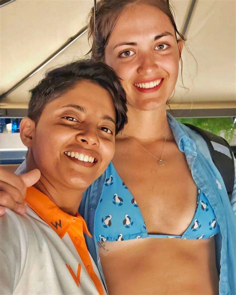 Sophie Munro R Womencricketers