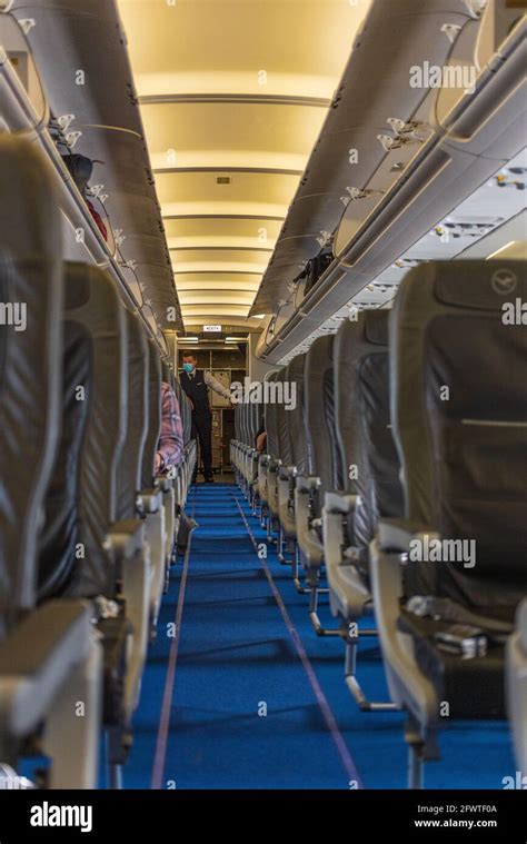 Flugzeugkabine Innen Fotos Und Bildmaterial In Hoher Auflösung Alamy