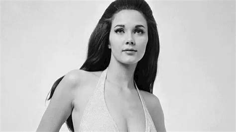 Wonder Woman Star Lynda Carter 72 Stuns In A Plunging Swimsuit In