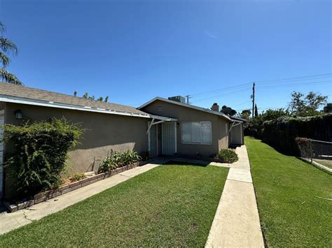 803 Knotts St Unit B Bakersfield Ca 93305 Room For Rent In