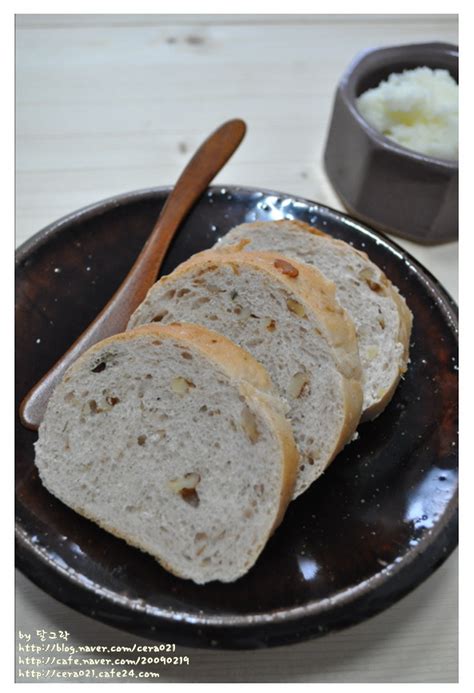 ♪달콤한 연유크림을 바른 호밀 호두 바게트♪
