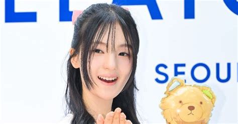 사진 규빈귀여운 곰 풍선과 함께 조선비즈