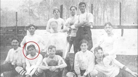 Kaki Kaki Telanjang Tan Malaka Di Lapangan Sepak Bola