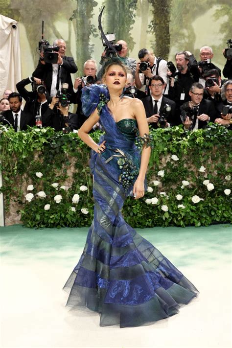 Zendayas 2024 Met Gala Peacock Margiela Dress Is Everything