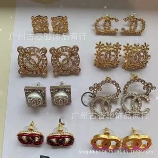 24新款香奶奶金色小花朵系列耳饰小香风耳钉高版本渐变双C耳环 阿里巴巴