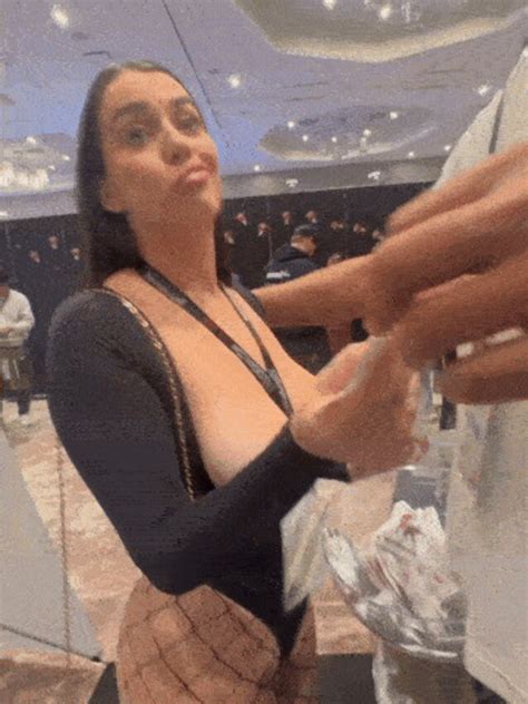 Whats The Name Of This Jules Jordan Chick From The Avn Convention 2