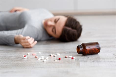 Bee Sting Treatment Symptoms And Causes Exposed