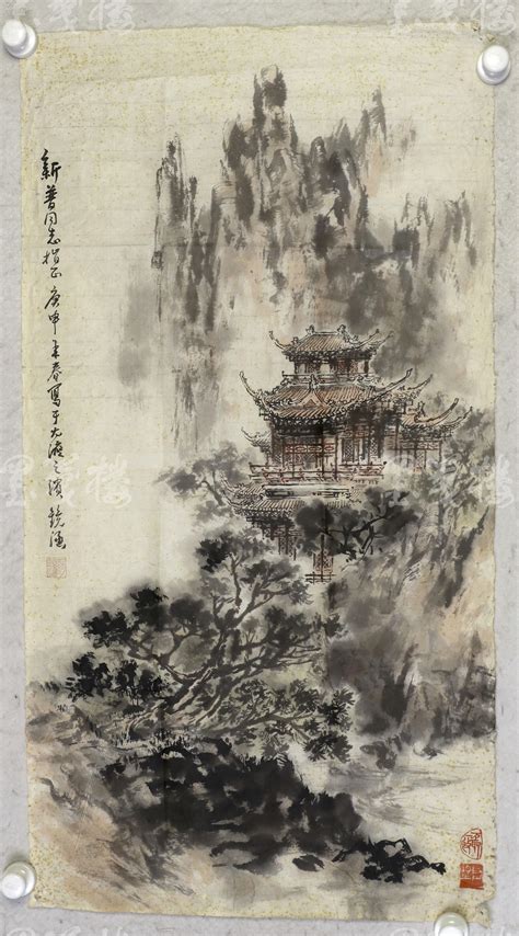 图宋 新 普上款著名画家北京画院画师 何镜涵 1980年写意山水画烟雨楼阁图一幅 纸本软片约4 2平尺钤印何镜涵