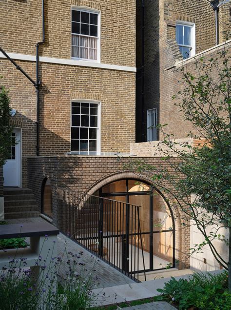 Dominic Mckenzie Architects Enlivens Segmental House With Arches