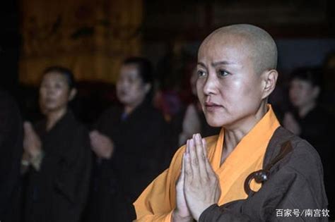 出家当尼姑剃发 图库 五毛网