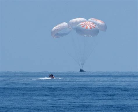 Stunning Image Gallery Documents Thrilling SpaceX Splashdown First Splashdown Of American