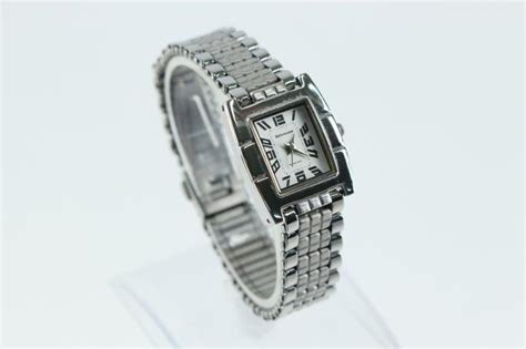 발렌시아노모더니즘 스퀘어 화이트 베젤 심플 데일리 실 헬로마켓