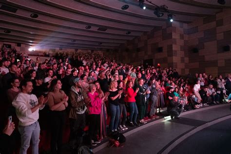 Peste 100 000 De Spectatori De La Redeschiderea Cinema Victoria și Timiș • Film • Zile și Nopți