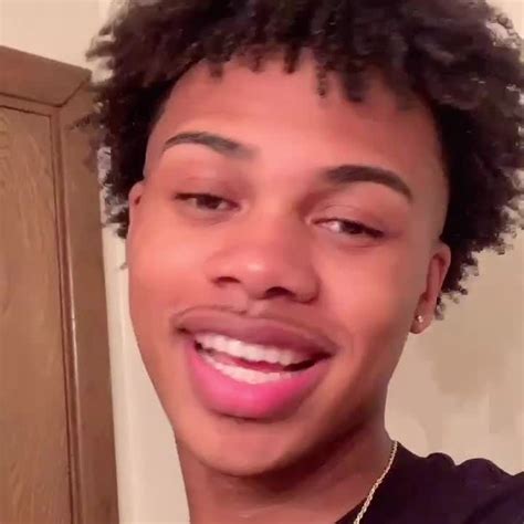 Pin On Frontier Fine Black Men Football Poses How To Look Better